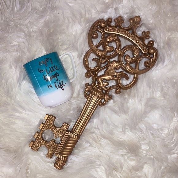 Dart | Wall Decor | Vintage Ornate Victorian Skeleton Key Coat Of Arms ...